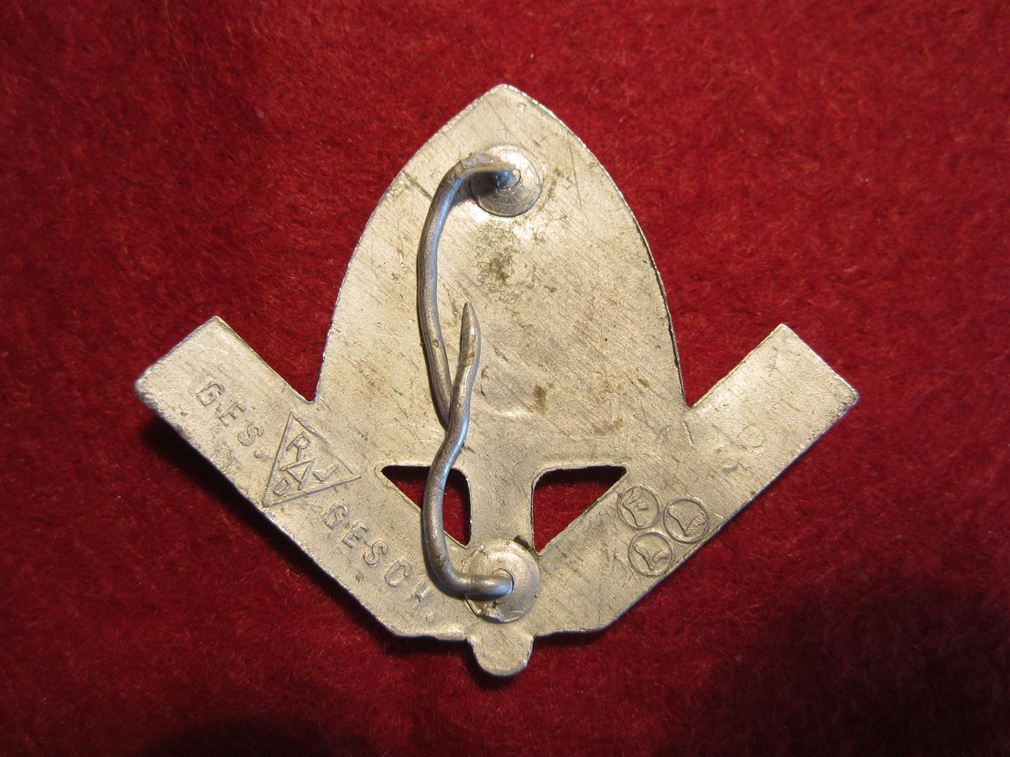 Captain Jacks Militaria - WW2 German RAD Cap Badge
