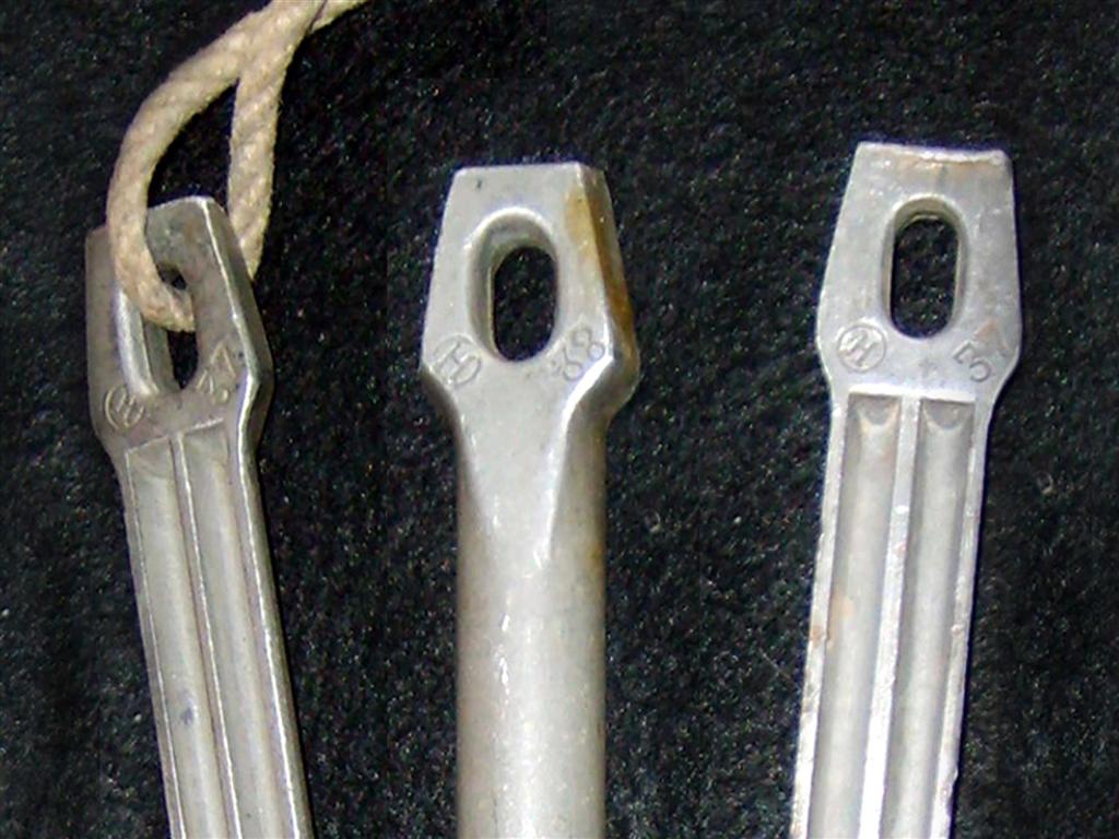 Captain Jacks Militaria - WW2 German Tent Poles, Pegs & Rope Set