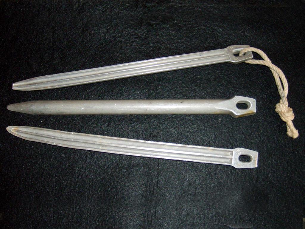 Captain Jacks Militaria - WW2 German Tent Poles, Pegs & Rope Set